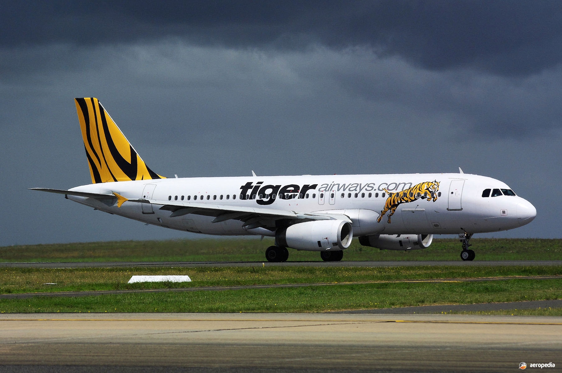 AIRBUS A320 · The Encyclopedia of Aircraft David C. Eyre